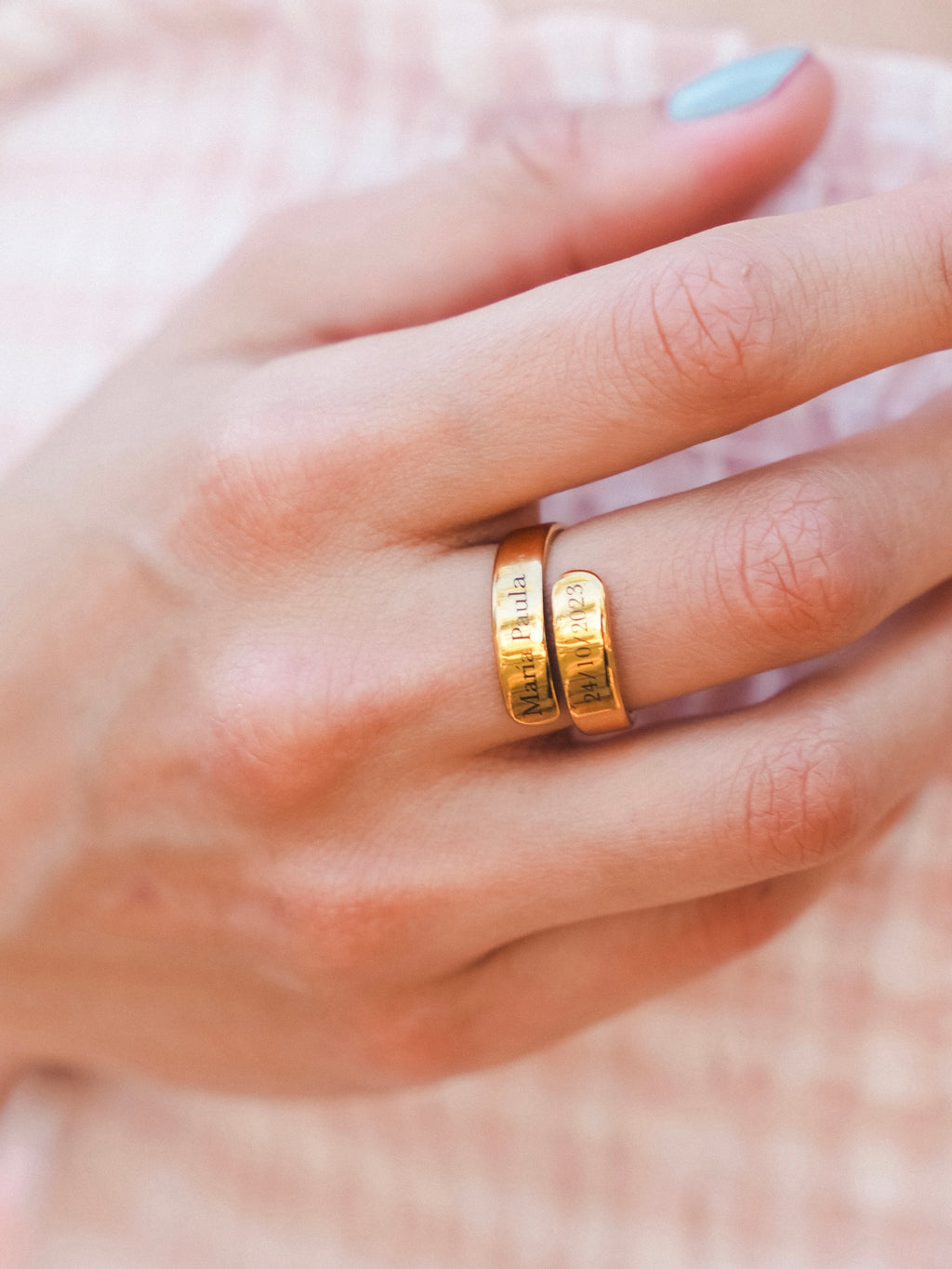 Anillo Personalizado Cruzado Grueso – Stephanie Erbe